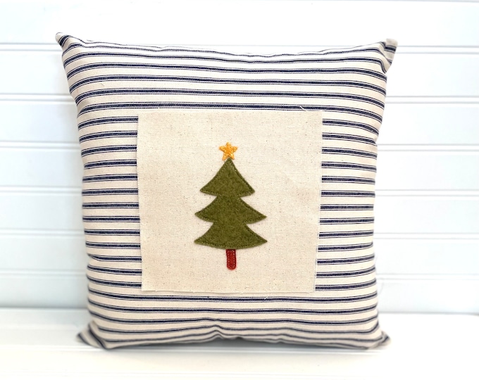 Hand Embroidered Christmas Wreath Pillow - Etsy