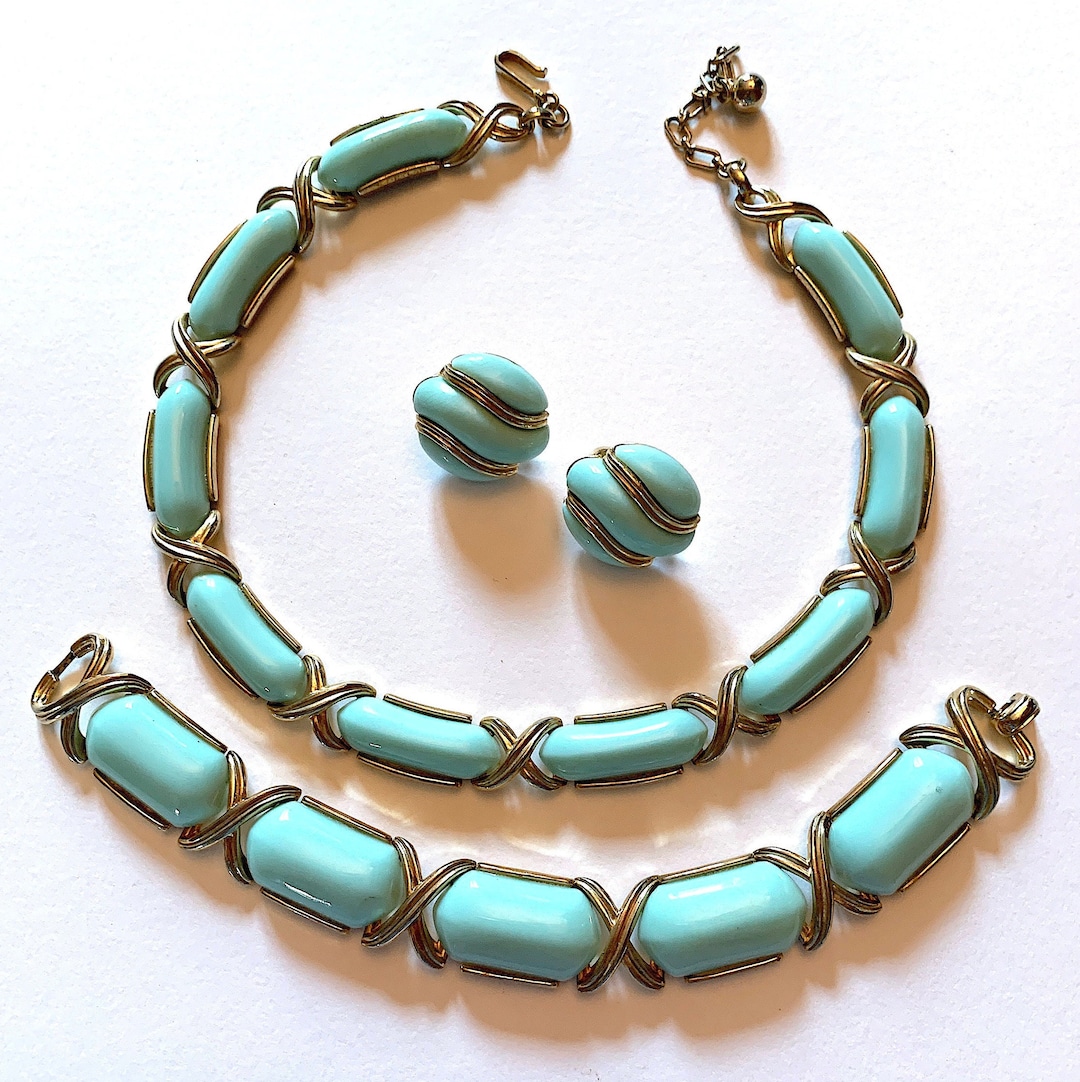 Vintage Set Signed TRIFARI. Necklace, Bracelet and Clip on Earrings ...