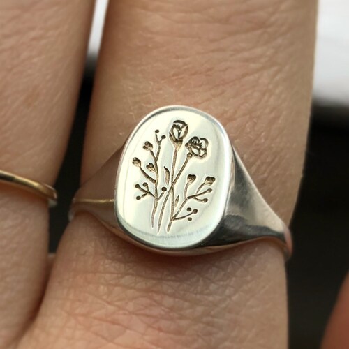 Mini Wildflower Signet Ring - Etsy UK
