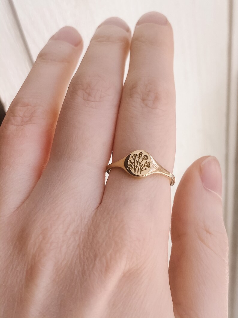 Mini Wildflower Signet Ring - Etsy UK