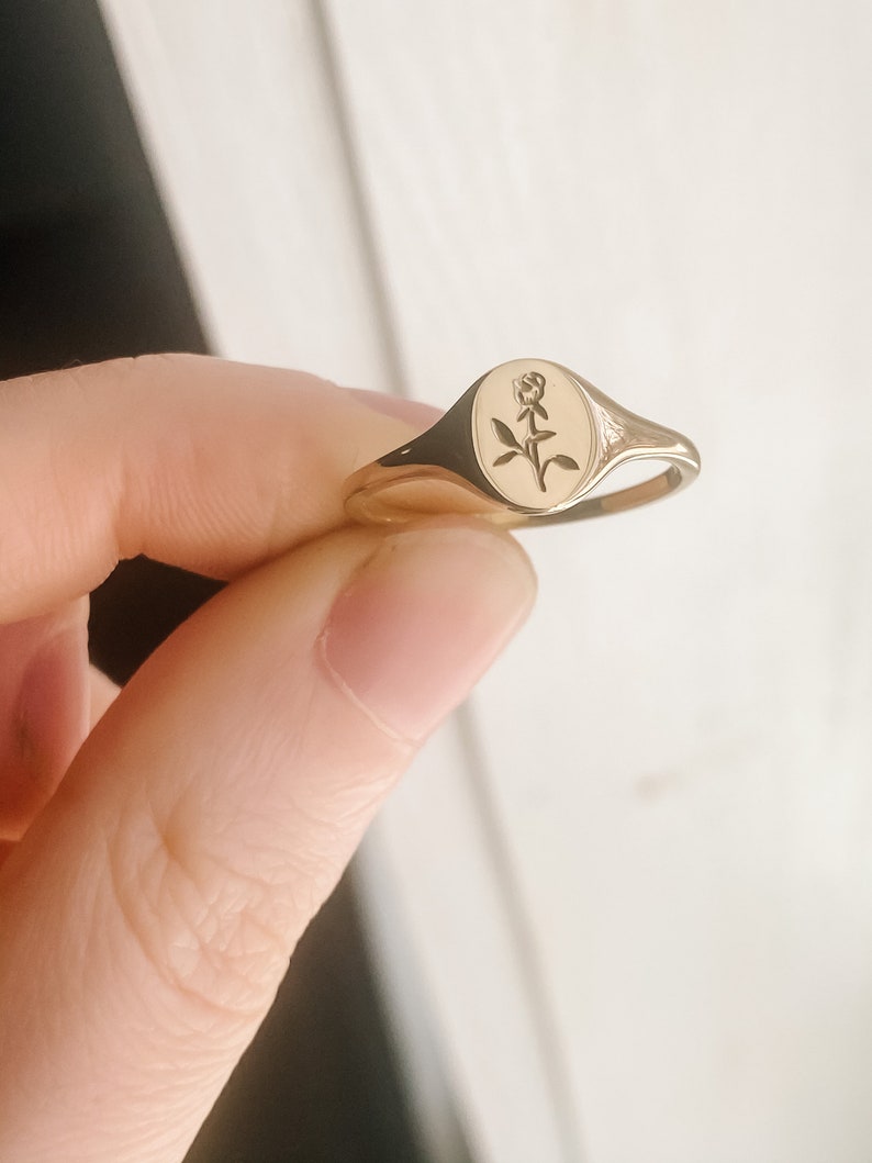 Mini Rosebud Signet Ring | Etsy