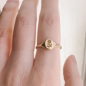 Mini Sunflower Signet Ring - Etsy