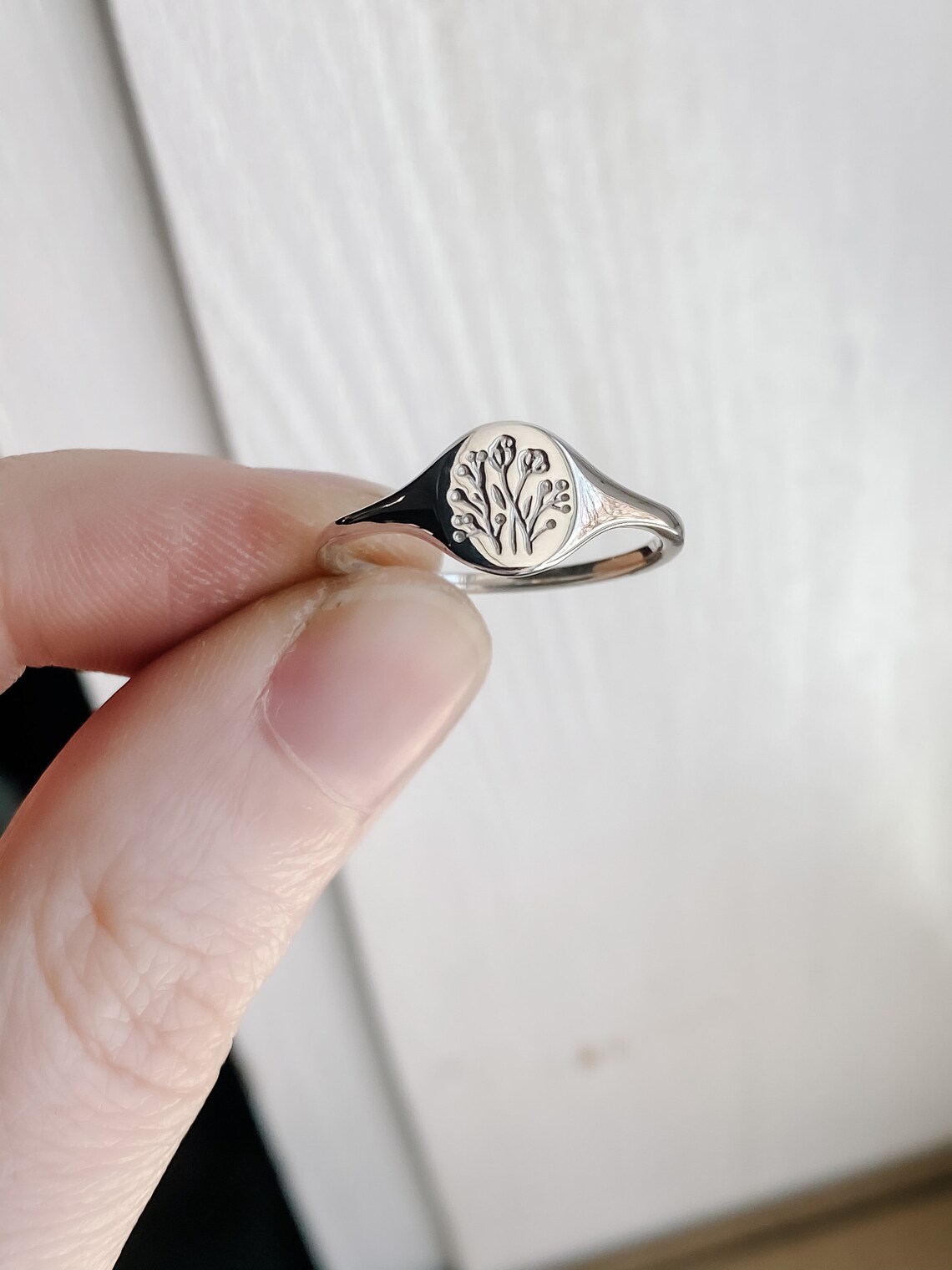 Mini Wildflower Signet Ring - Etsy