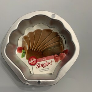Wilton Singles Mini Shell Aluminum Cake Pan Set of 2. 5 Inch Mini Cakes ...