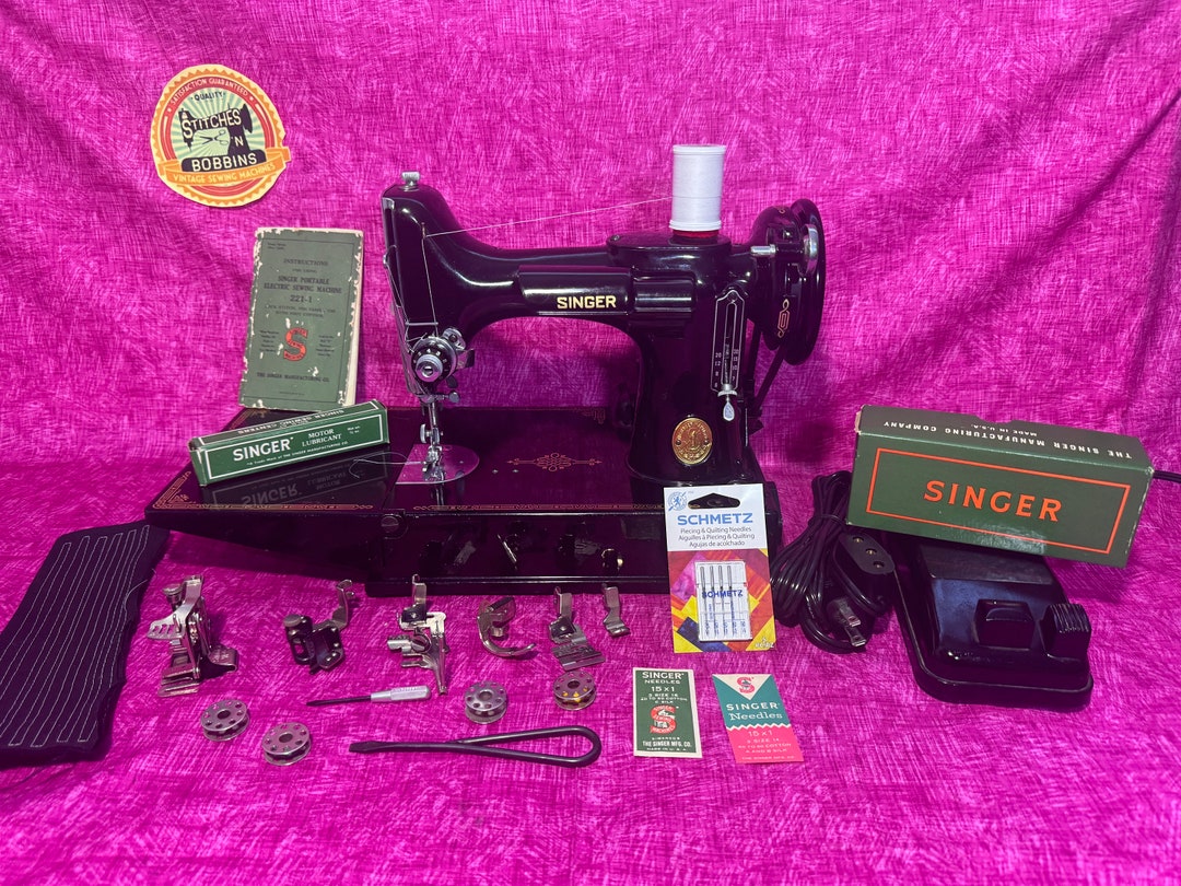 Vintage Singer 221 Featherweight Sewing Machine Cleaned Serviced Tested ...
