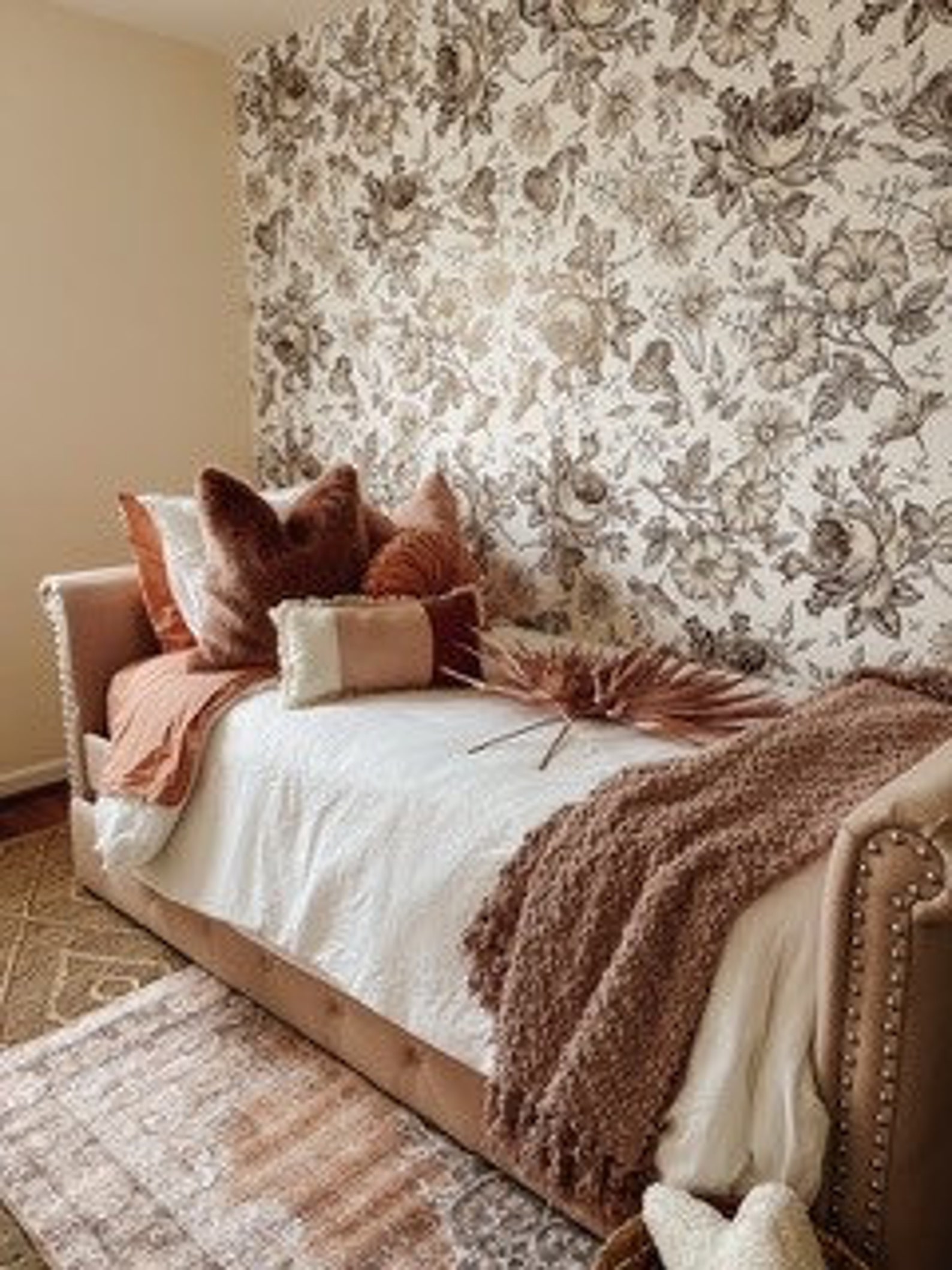 Harlow Floral Peel and Stick Wallpaper: Vintage Summer Vibe - Etsy