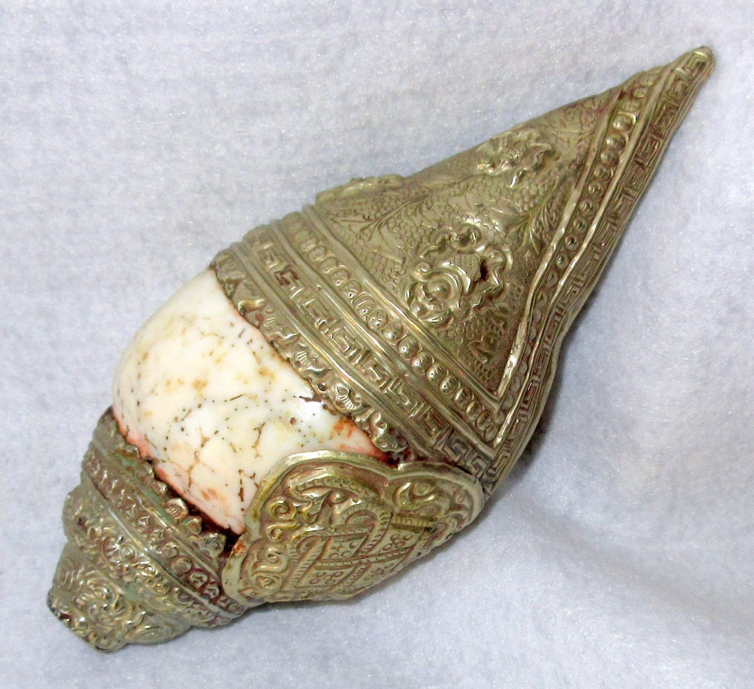 Vintage Buddhist Tibetan Conch Shell Trumpet in Silver Metal W Garuda ...