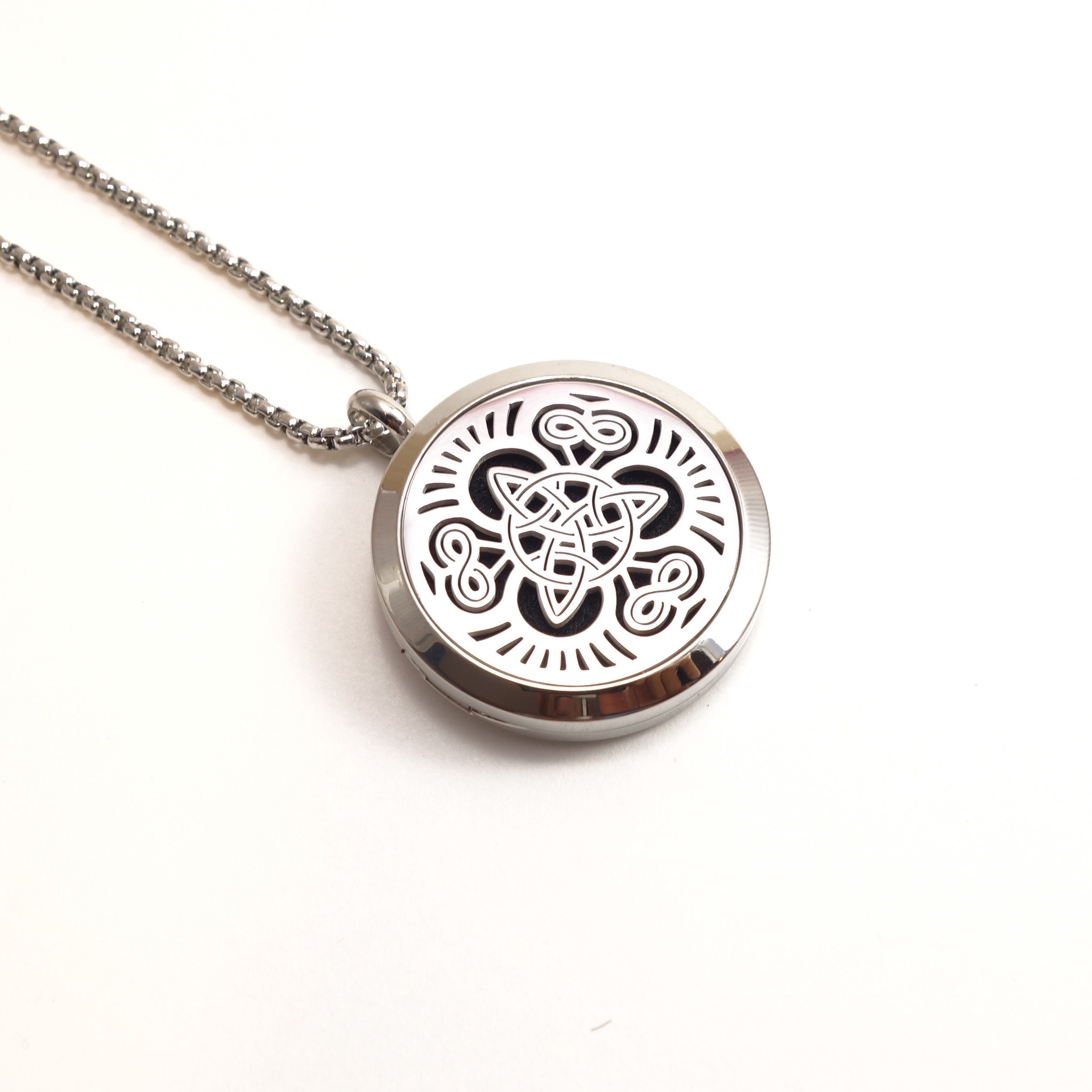 Karmacords® Infinity Triquetra Aromatherapy Diffuser Locket 30mm - Etsy
