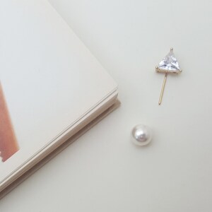 Elegant Gold Triangle Pearl Short Lapel Pin Gold Metal,pin Accessories ...
