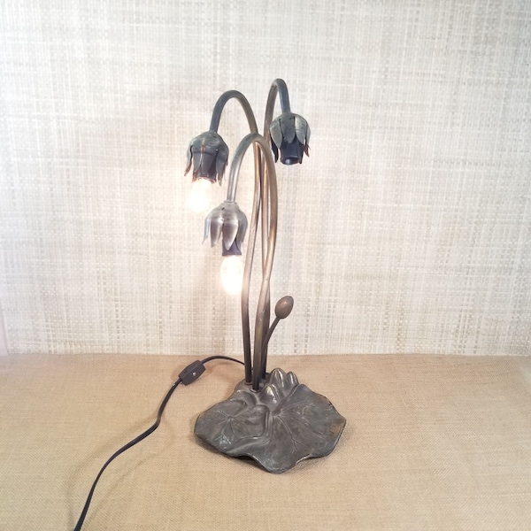 Metal Lily Pad Lamp - Etsy