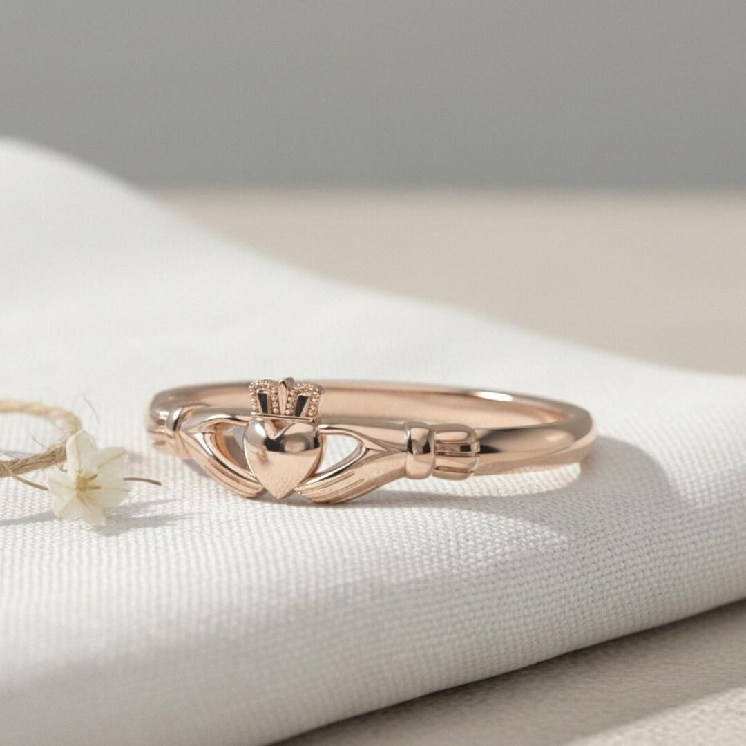 10K Gold Claddagh Ring, Dainty Irish Love Ring - Etsy UK