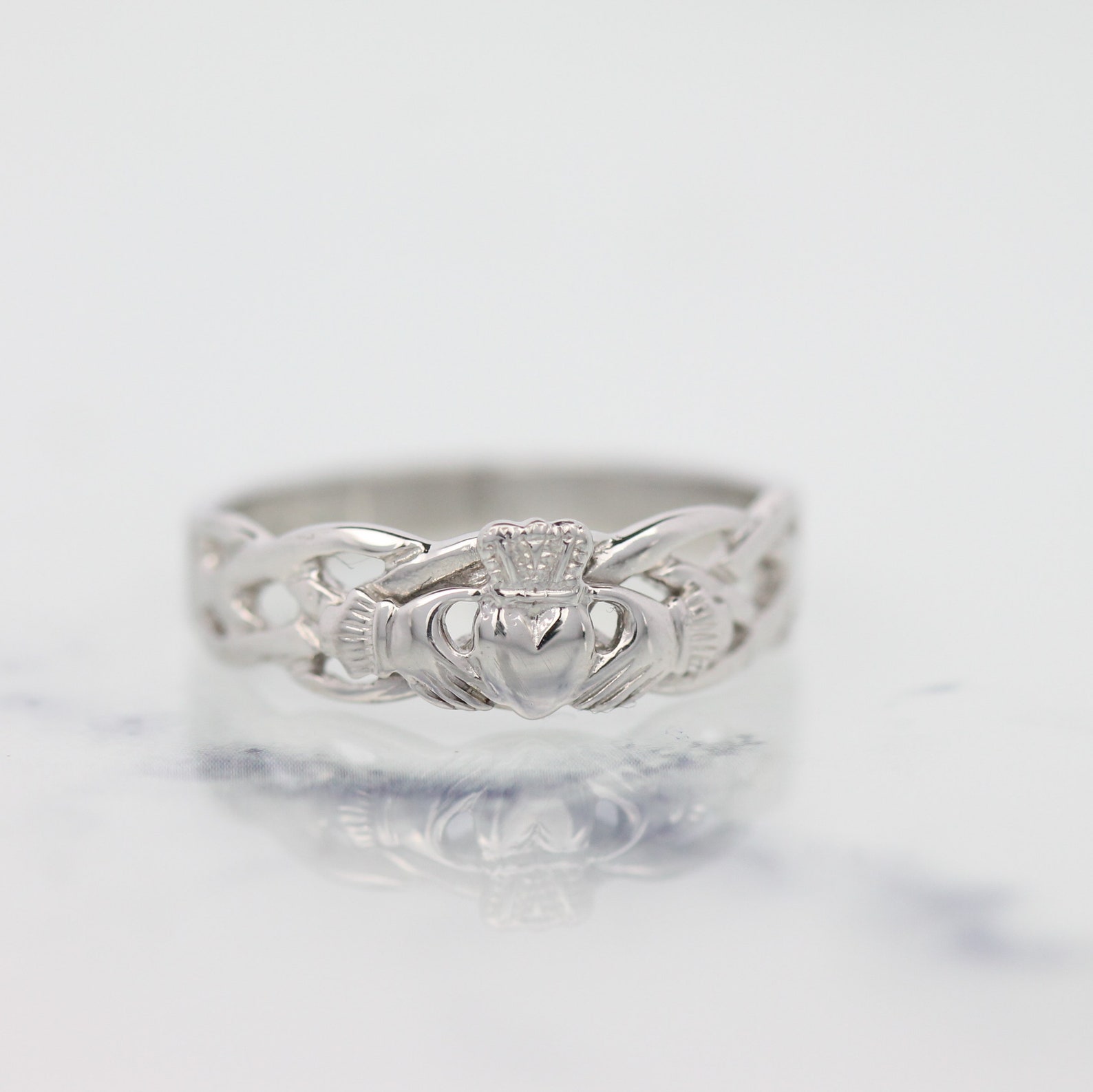 Claddagh Ring Ladies Silver Claddagh Ring on Celtic Rope - Etsy