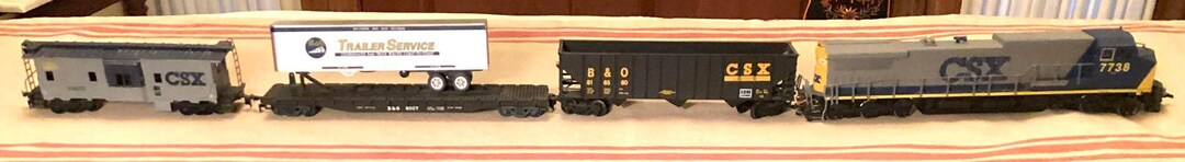 HO Gauge CSX Freight Train ... 1 Engine 7738 ... Black Hopper ...