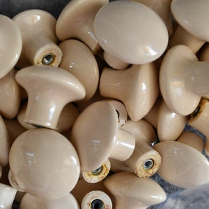 1 X Vtg Amerock Mushroom Cap Knob Almond / Ivory / off White / Cream Crackle 1.5" Large ...