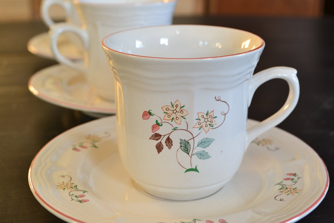 NOS Vtg Farmhouse Cups Set of 3 Flat Cups & Saucers Sets JMP Strawberry ...