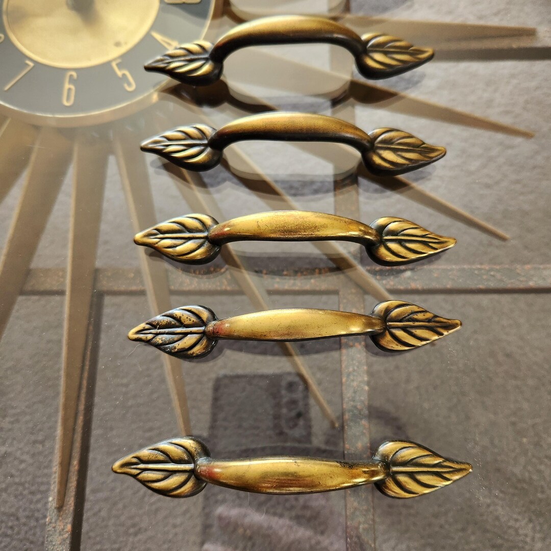 1 X Vtg Keeler Brass Leaf Drawer Pull 3" Centers Gold Bin Bar Arch Pull ...