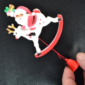 Vtg Santa Pin NOS 50s Pullstring Plastic Brooch Articulated Santa Pin ...