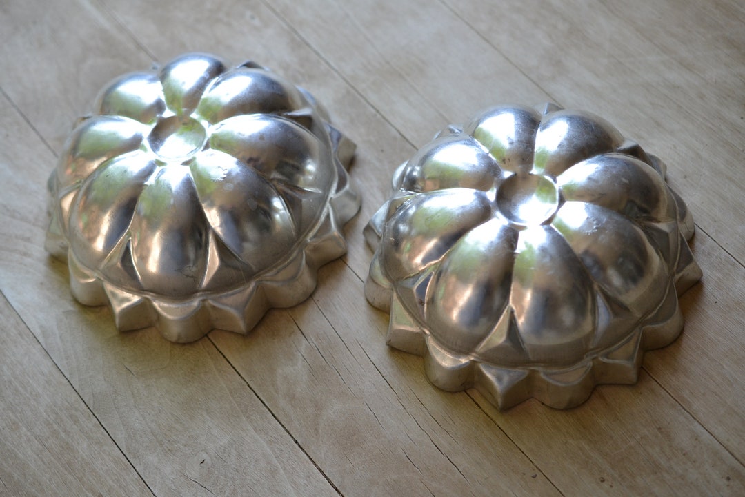 Vtg Set of 2 Tin Aspic Molds Form Pans Floral Flower Pans Small Cake ...