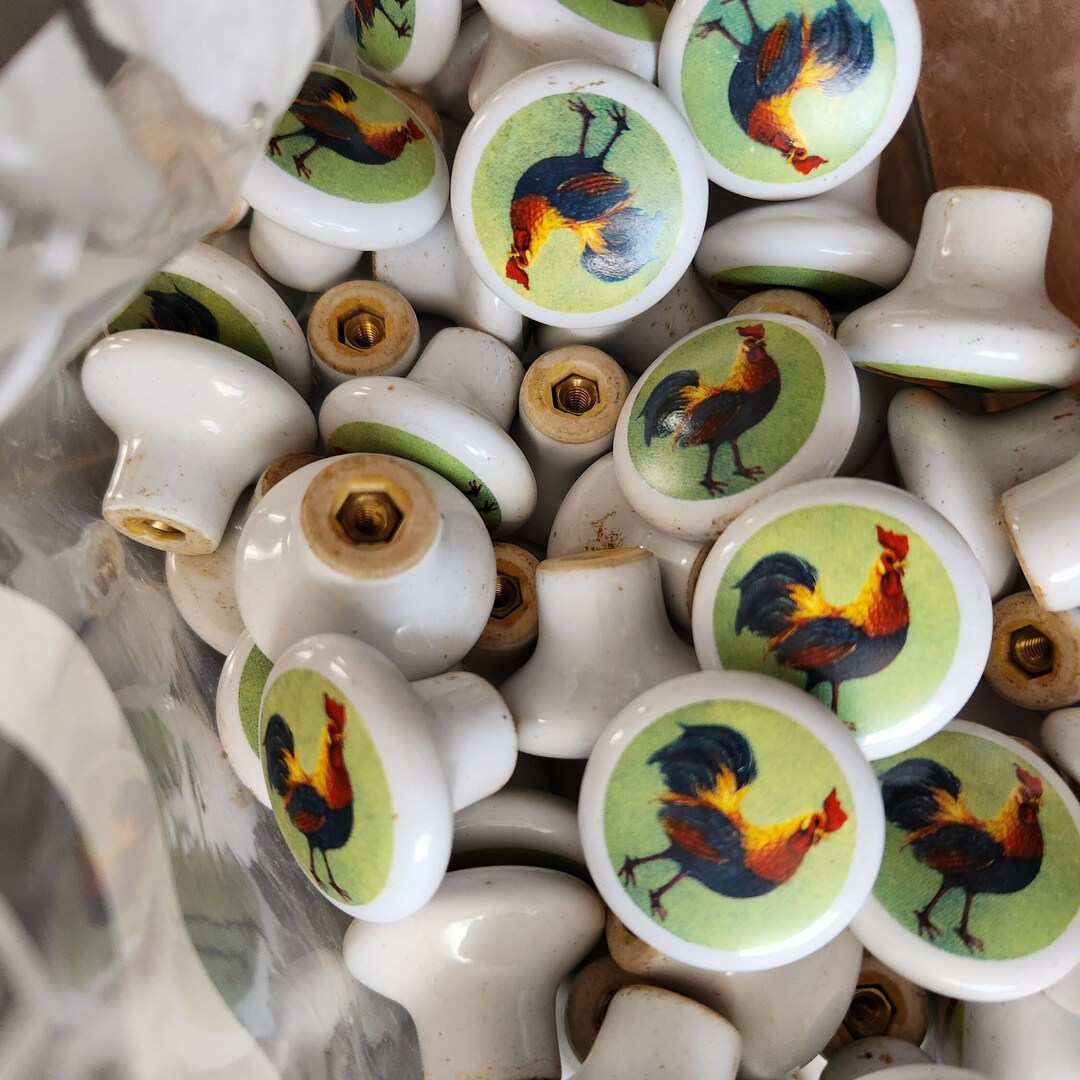 1 X Vtg Chicken Knob Small Ceramic Drawer Pull 1.25" White W Colorful Rooster Green Background ...
