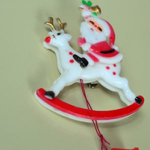 Vtg Santa Pin NOS 50s Pullstring Plastic Brooch Articulated Santa Pin ...