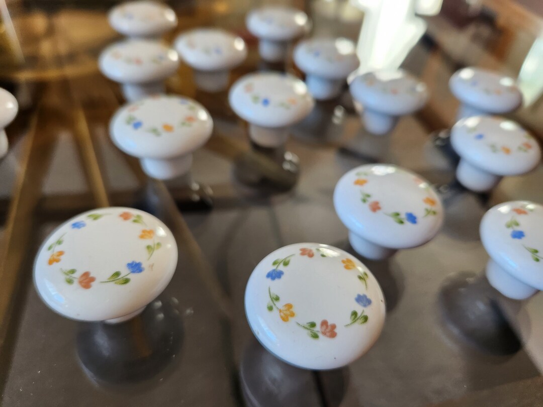 1 X Vtg Porcelain Knob White Floral Flowers 1.25" Lillian Vernon Cabinet Drawer Pull Yellow Pink ...