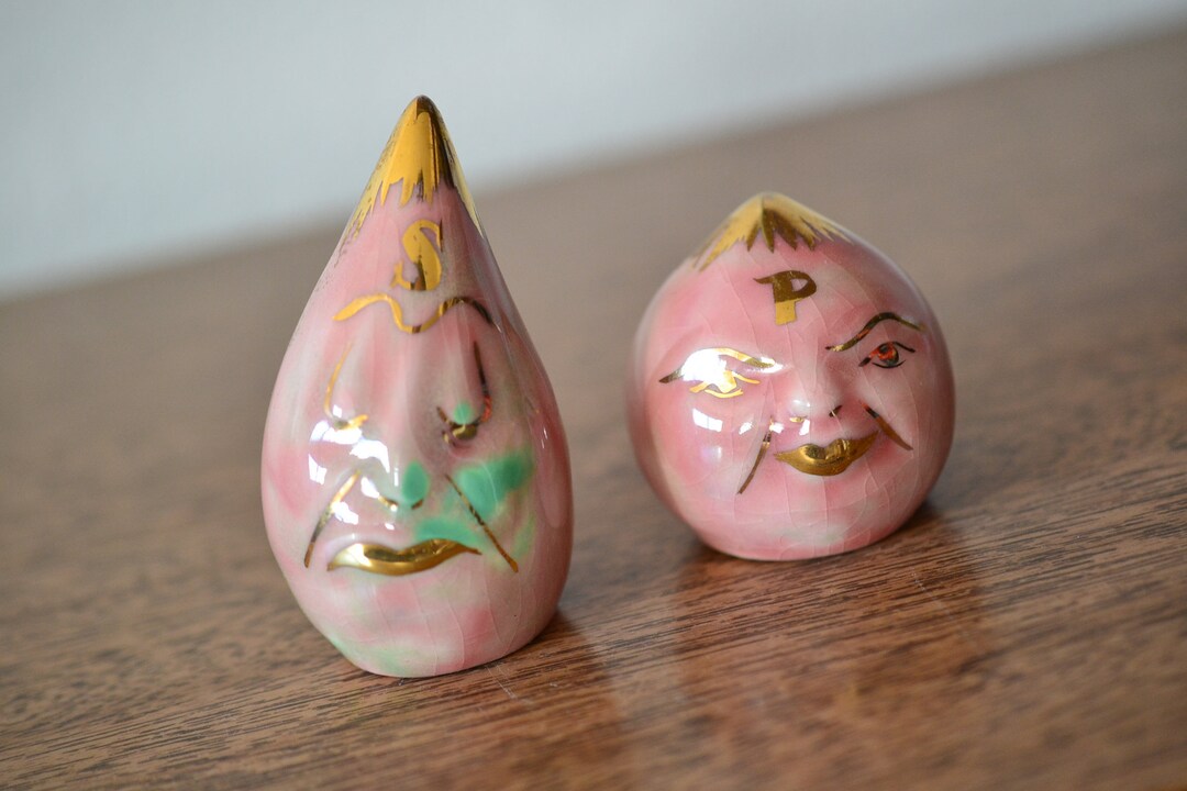 MCM Anthropomorphic Onion Garlic Salt & Pepper Shakers Set Pink + Green ...