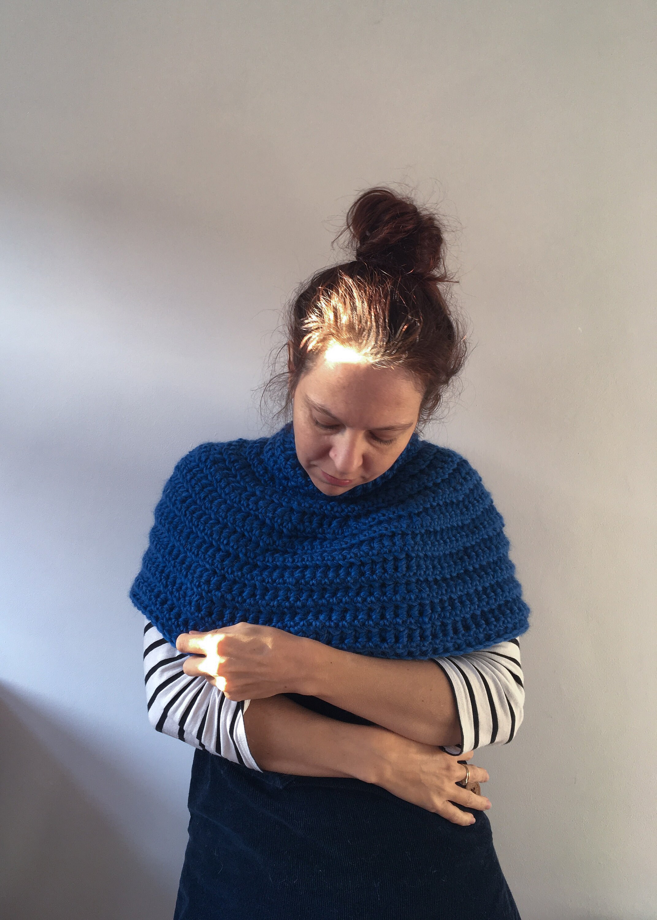Mini Poncho Crochet Pattern: Chunky roving caplet style shrug. | Etsy