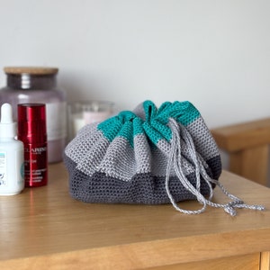 Crochet Bag Pattern : Circular, Drawstring Crochet Flat-lay Bag ...