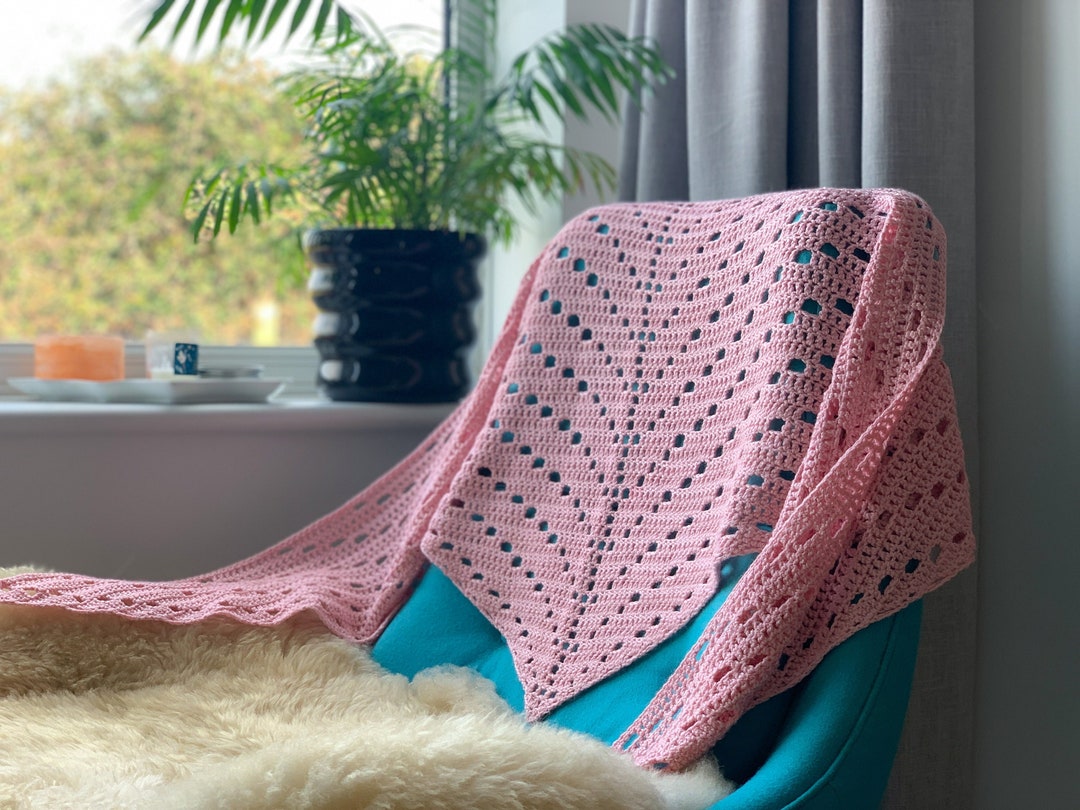 Crochet Shawl Pattern: Triangle Filet Design (PDF Pattern) - Etsy