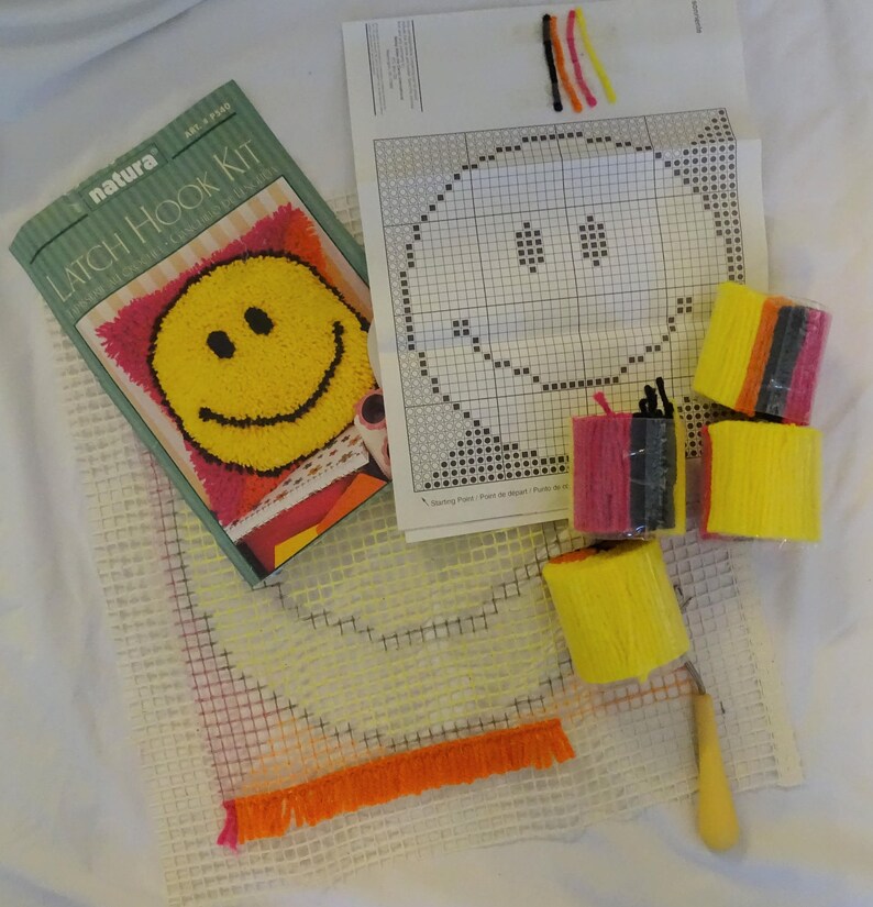 Caron Smiley Face Latch Rug Kit Craft Happy Face | Etsy