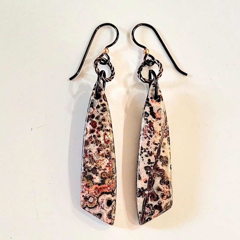 Boucles d'oreilles pierres précieuses jaspe léopard gris marron rose ...