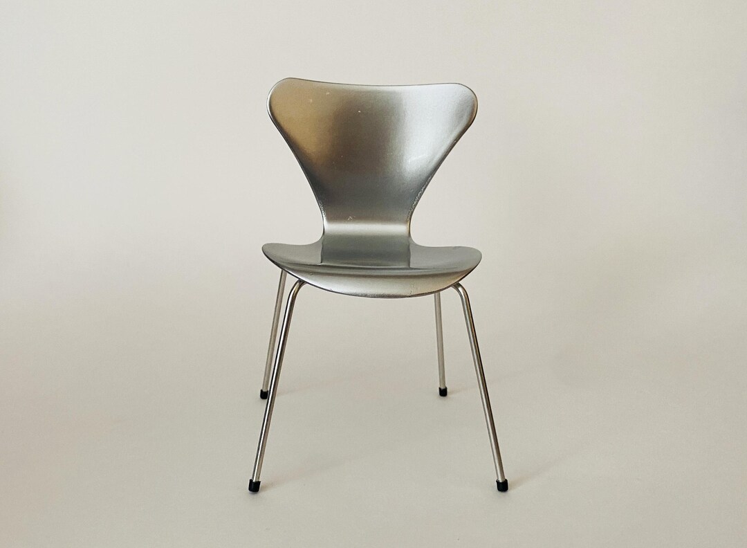 Republic of Fritz Hansen Arne Jacobsen Model 3107 Miniature Scale Model ...