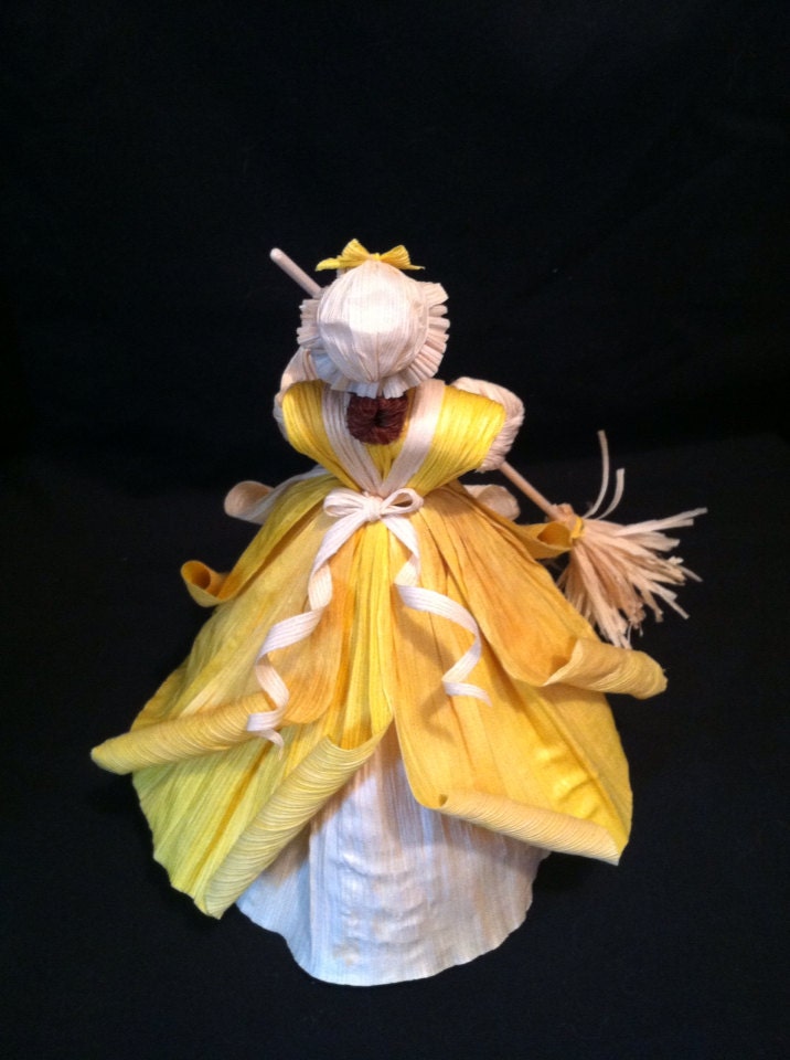 Sweeper Corn Husk Lady - Etsy