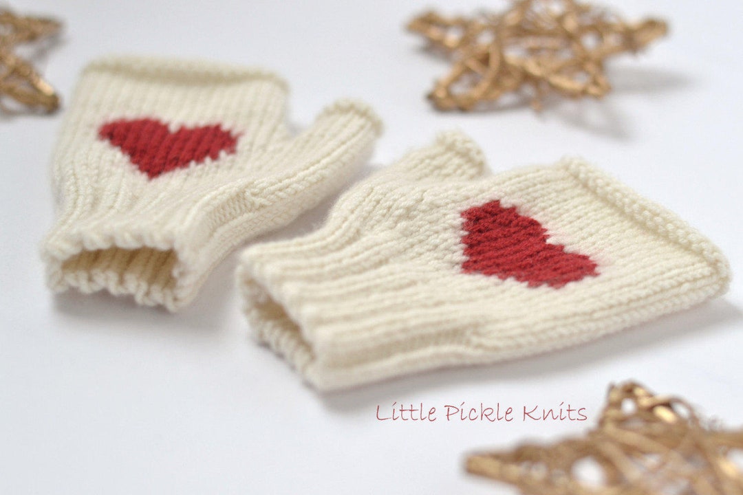 CHRISTMAS HEART Knitting Pattern - Girls Fingerless Mittens - Heart 1-9 ...