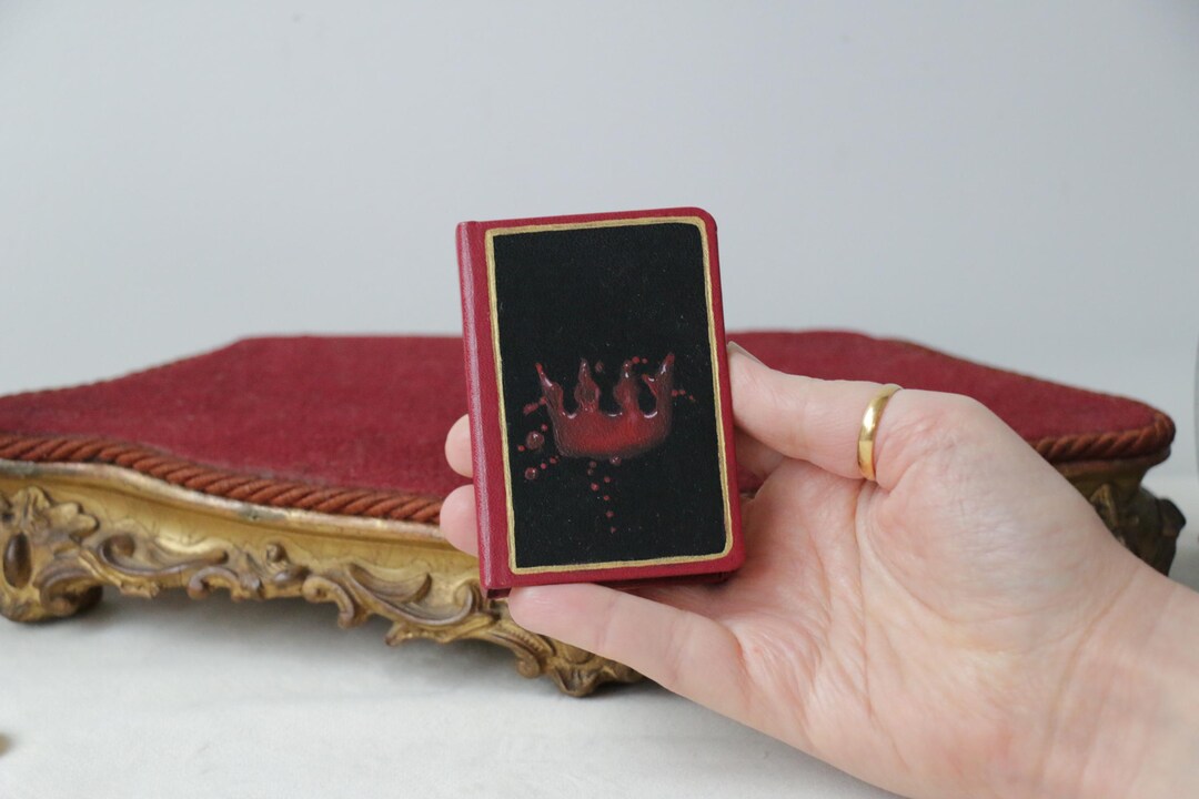 Shakespeare Macbeth With Blood Crown Painting by Irene Owens - Etsy