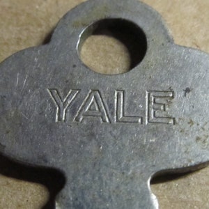 3 Vintage Flat Skeleton Keys / 2 Yale & Towne Mfg Co / 1 Unmarked / Old ...