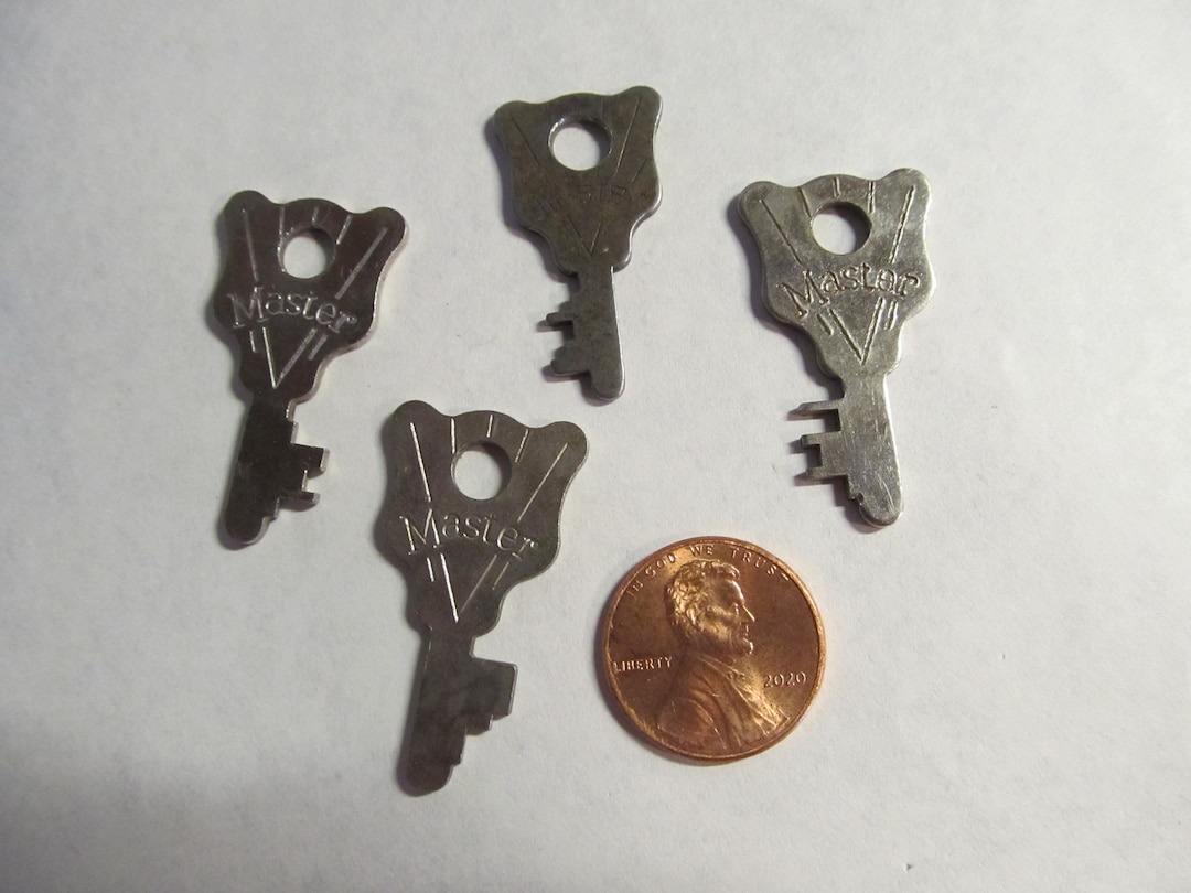 4 Vintage Tiny Master Lock Keys / Flat Skeleton Keys 1 1/4" Long ...