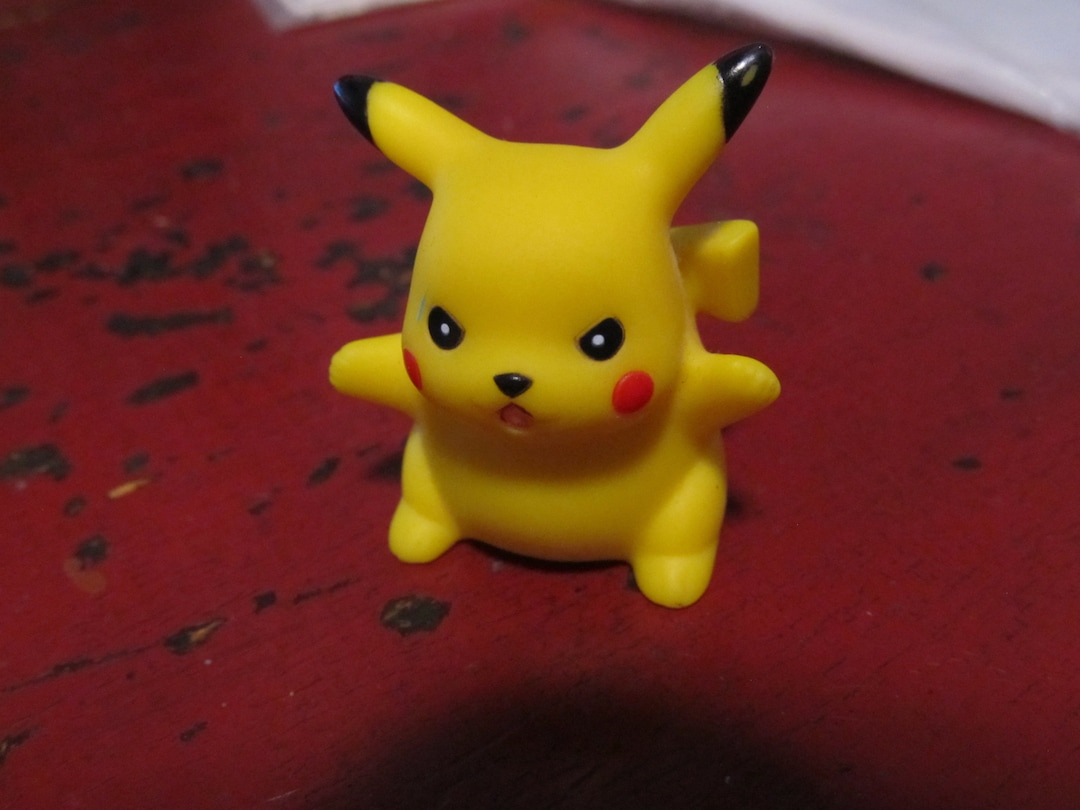 3 Vintage Miniature Pokemon Mini Figurines / Pikachu 1 1/2 / Meowth 1 3 ...