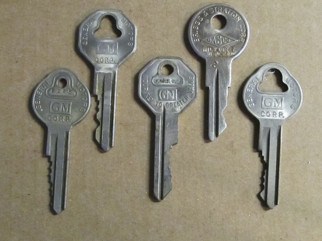 Vintage Briggs & Stratton Key / Choice/ GM Knock Out Basco/ GM D-R ...