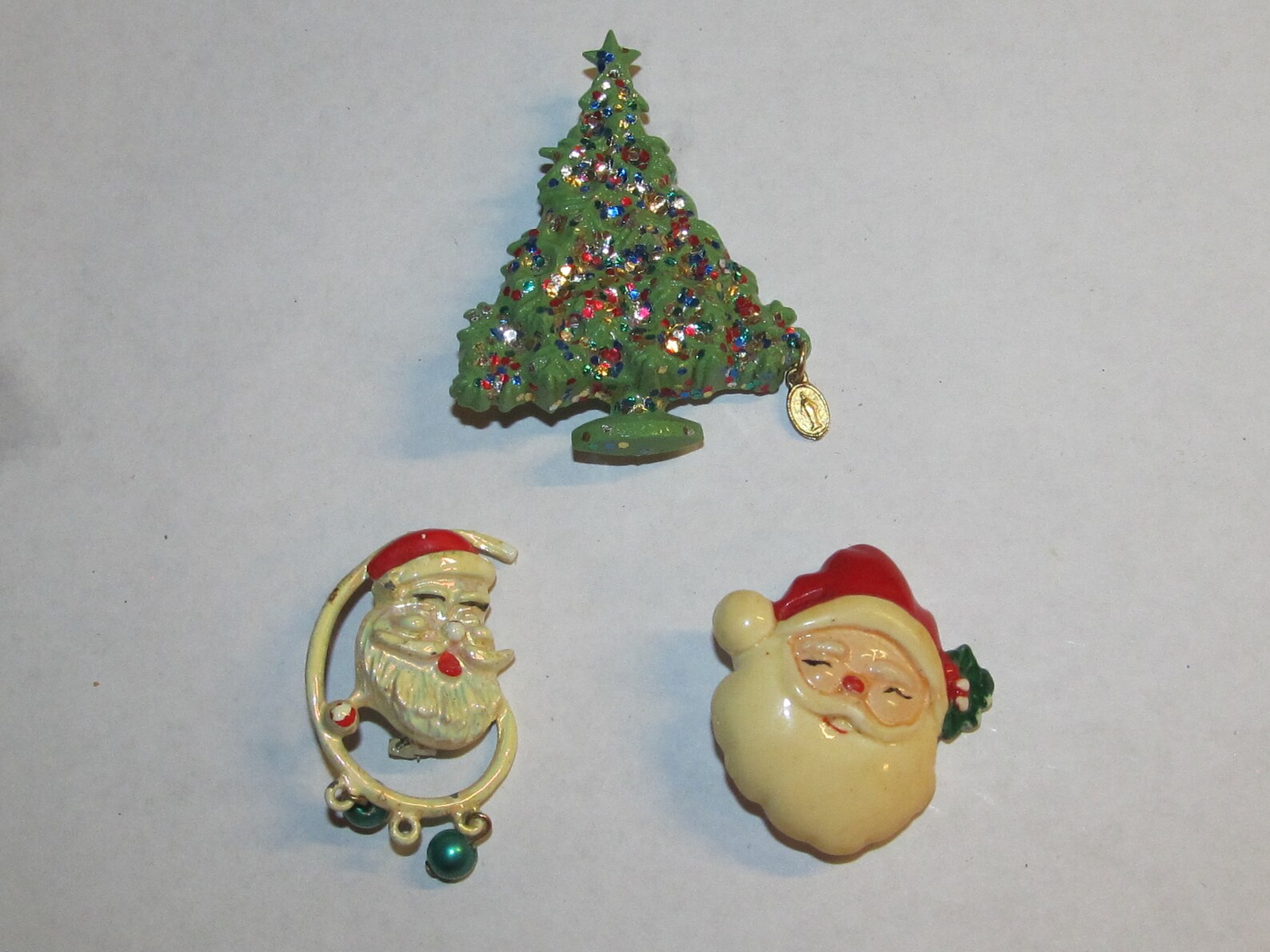 3 Vintage Christmas Pins / Brooches Santa Face Plastic / - Etsy