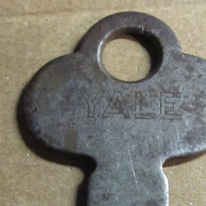 3 Vintage Flat Skeleton Keys / 2 Yale & Towne Mfg Co / 1 Unmarked / Old ...