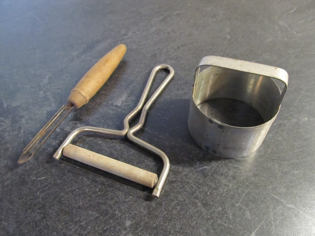 3 Vintage Farmhouse Kitchen Tools / Round Biscuit Cutter - Butterfields ...