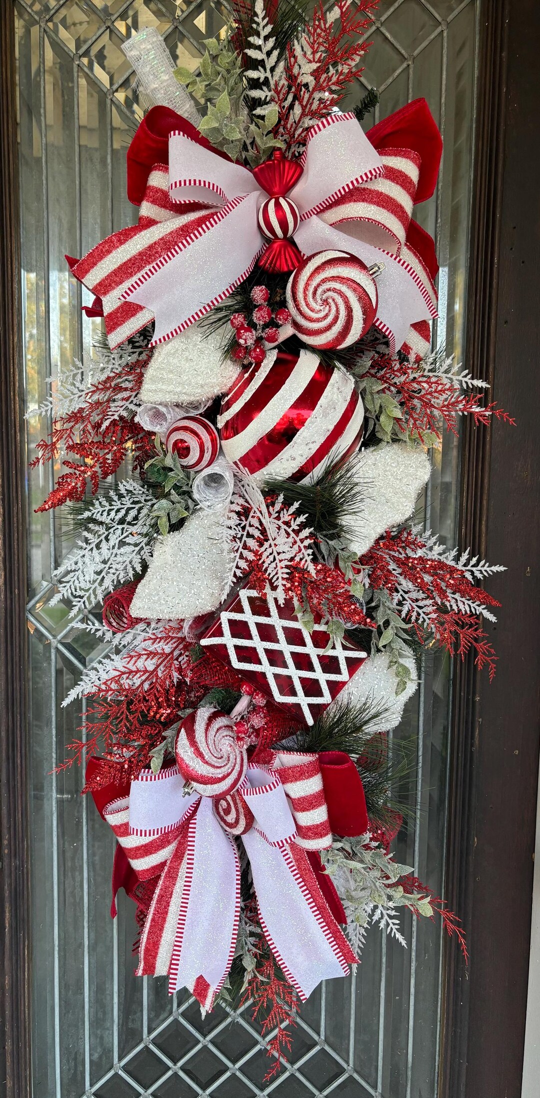 Holiday Wreath, Christmas Wreath, Candy Cane, Candy Christmas Wreath ...