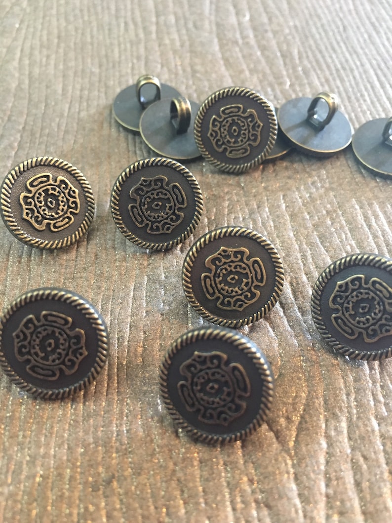 Crest Like Flower Pattern Shank Buttons 15mm Round Vintage | Etsy