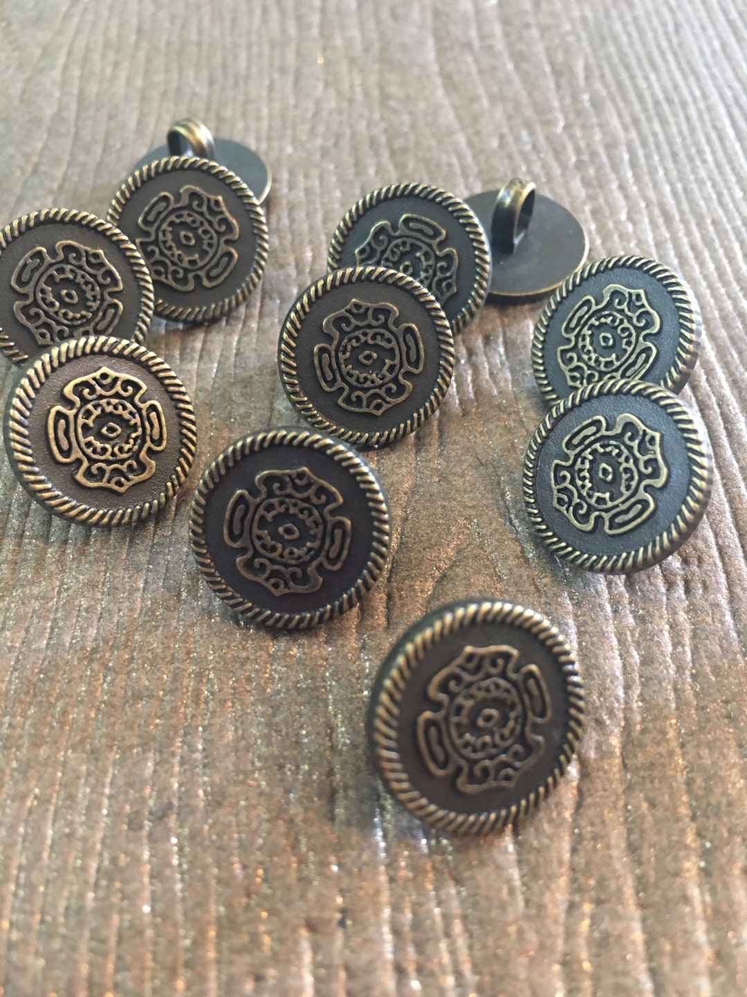 Crest Like Flower Pattern Shank Buttons 15mm - Round - Vintage Antique ...