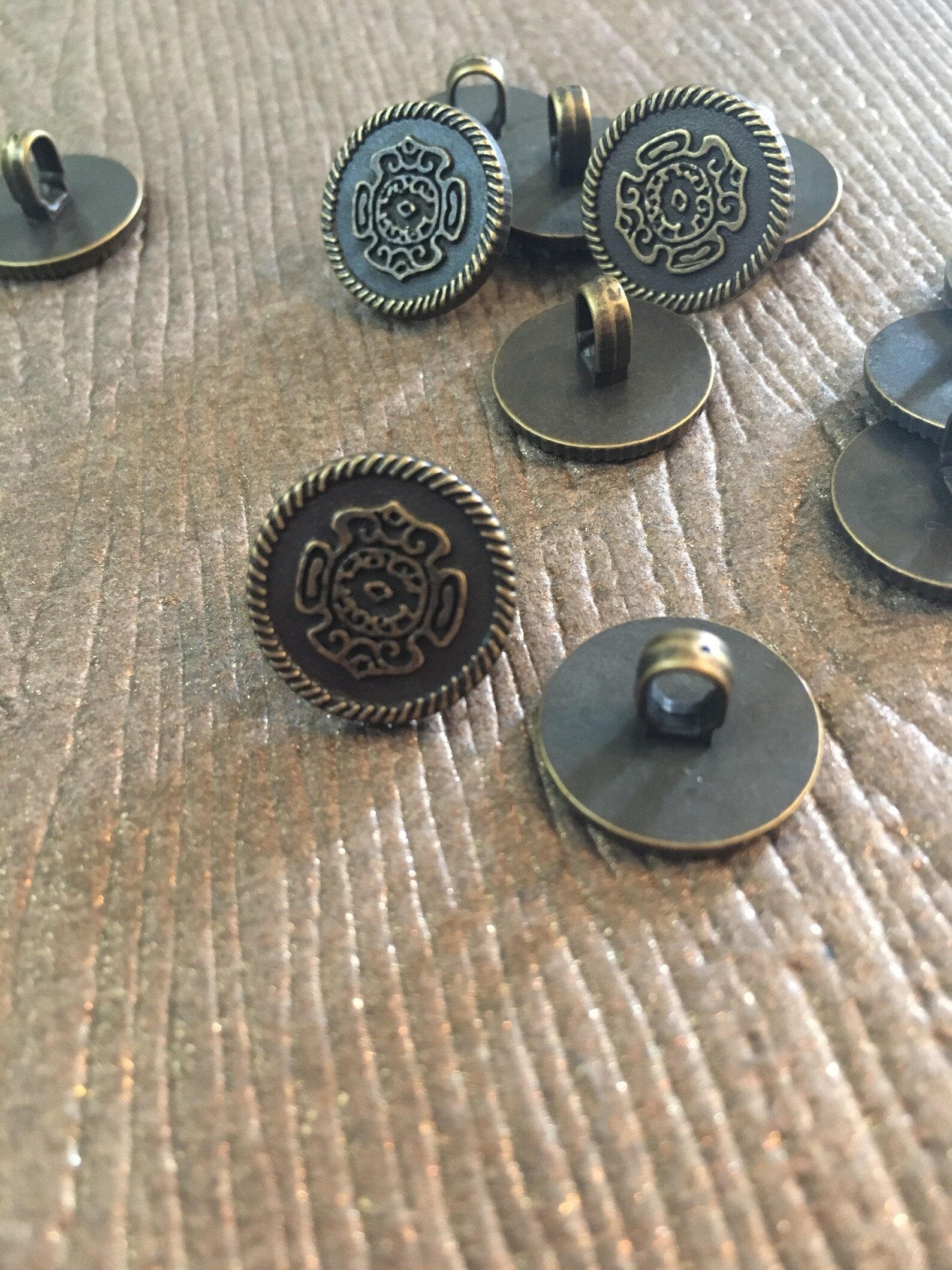 Crest Like Flower Pattern Shank Buttons 15mm Round Vintage | Etsy