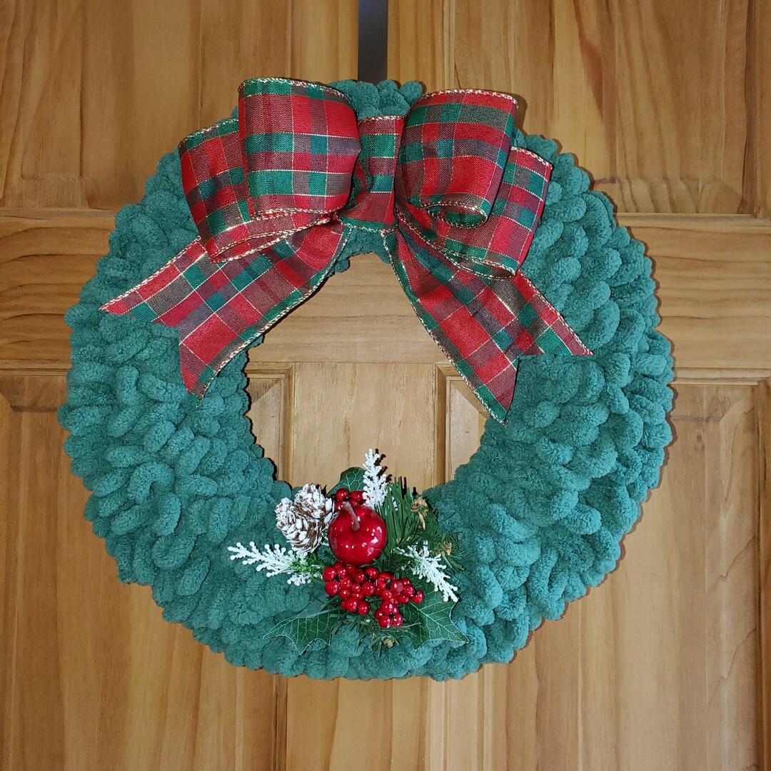 Christmas Winter Holiday Wreath / 15 / Loop Yarn / Loopy - Etsy