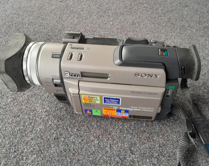Sony Handycam DCR-TRV900 3CCD Semi-professional Mini DV Camcorder Video Camera W/ Accessories ...