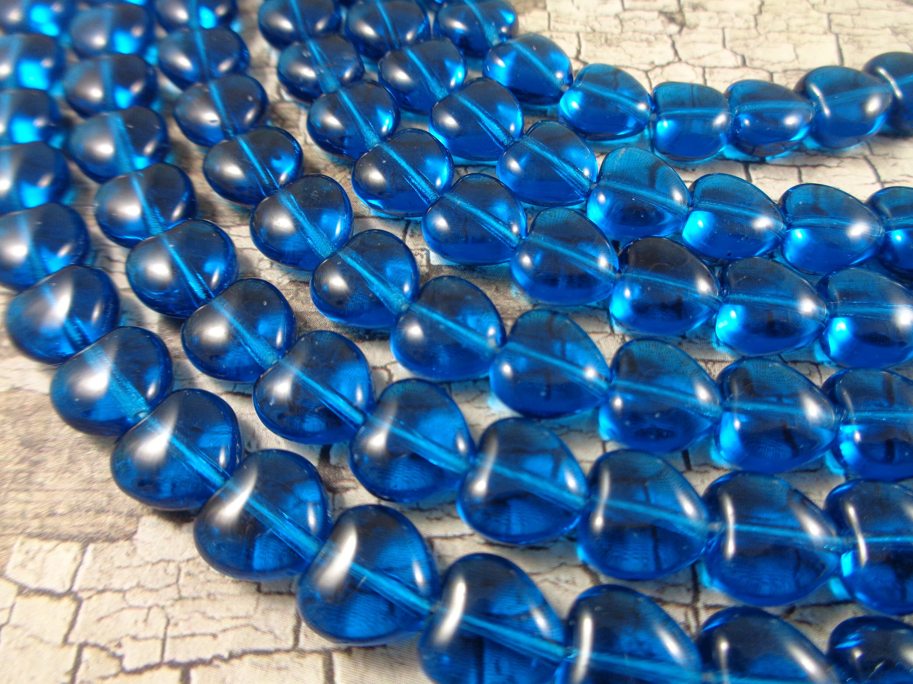 25 Pretty Clear Blue Heart Shaped Glass Beads 8x8x3mm Shiny Bright Blue ...