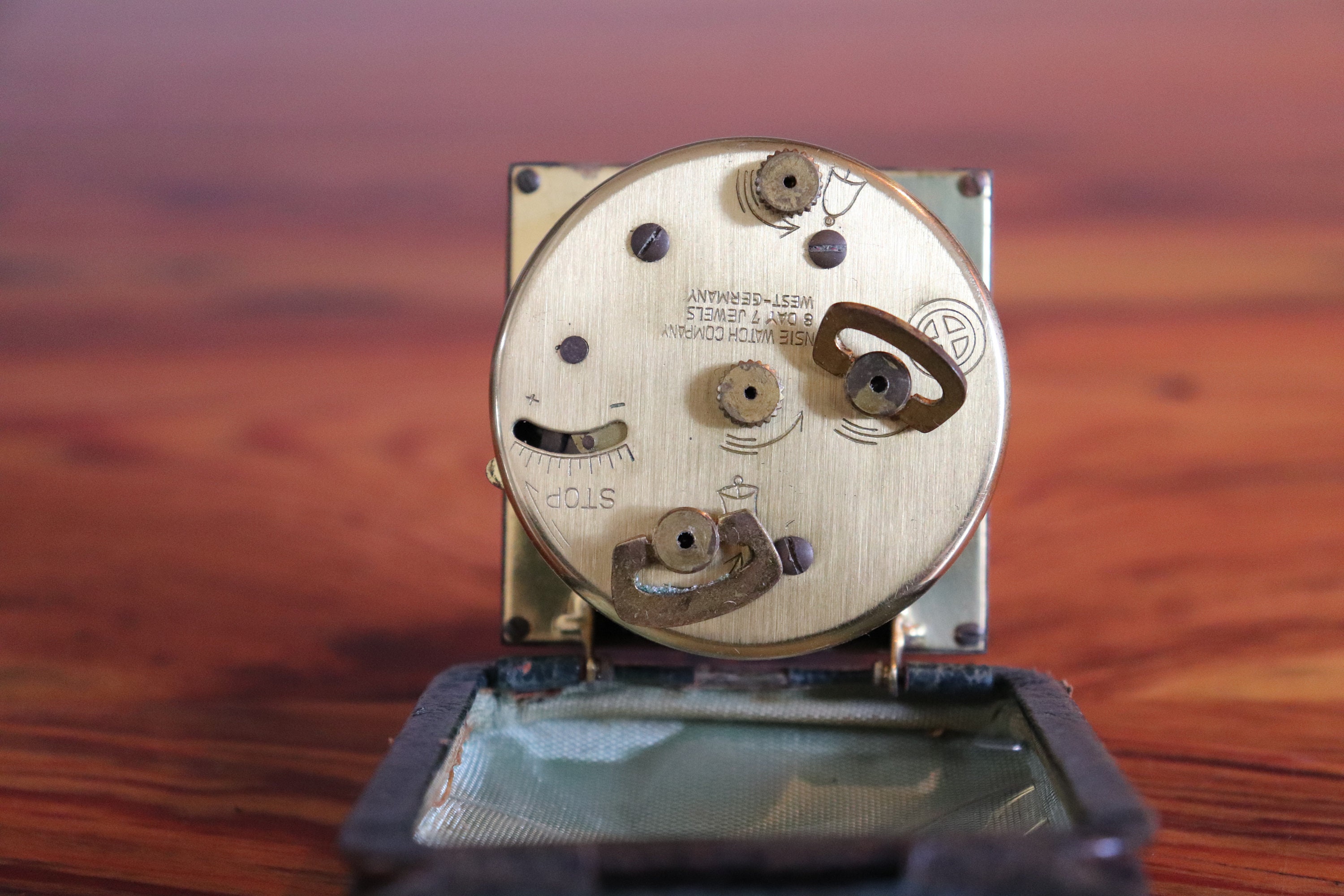 Rensie 1950's Alarm Clock in a Leather Travel Case 7 Jewel, 8 Day ...